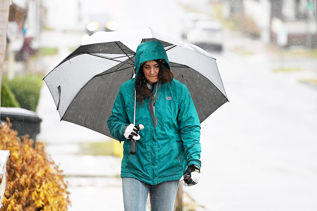 Dodging the raindrops | News, Sports, Jobs - Altoona Mirror